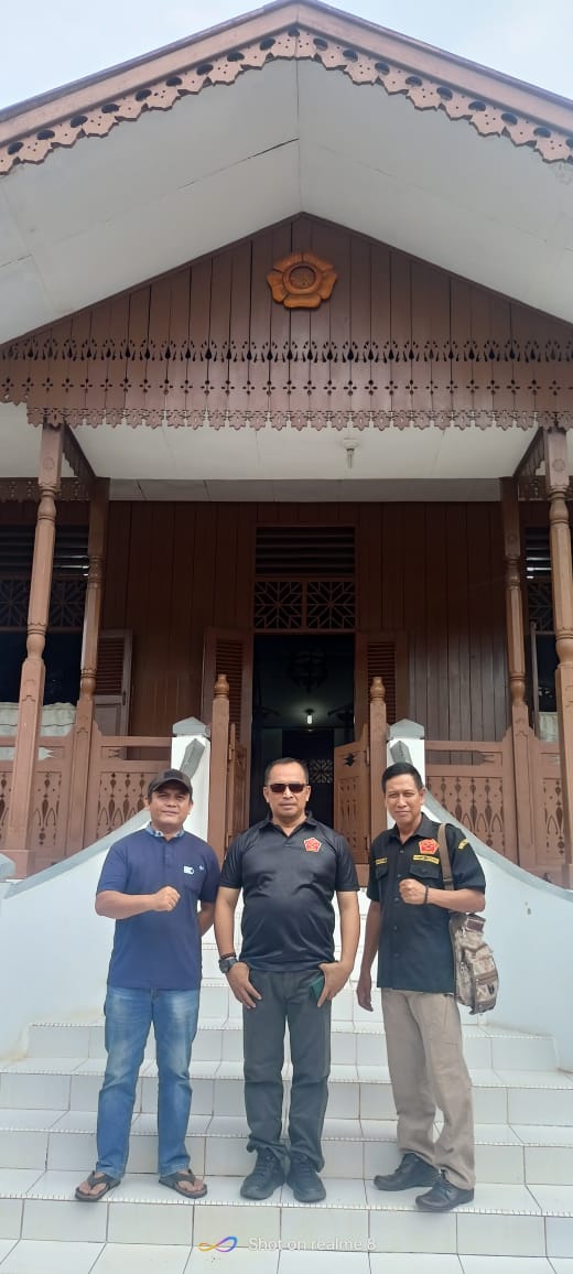 Ketua Umum Paguyuban Keluarga KOSTRAT Kunjungan Wisata Sejarah Di Kota ...